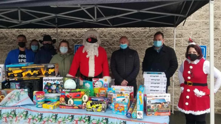 Paraco Gas delivers gifts to kids • The Long Island Times