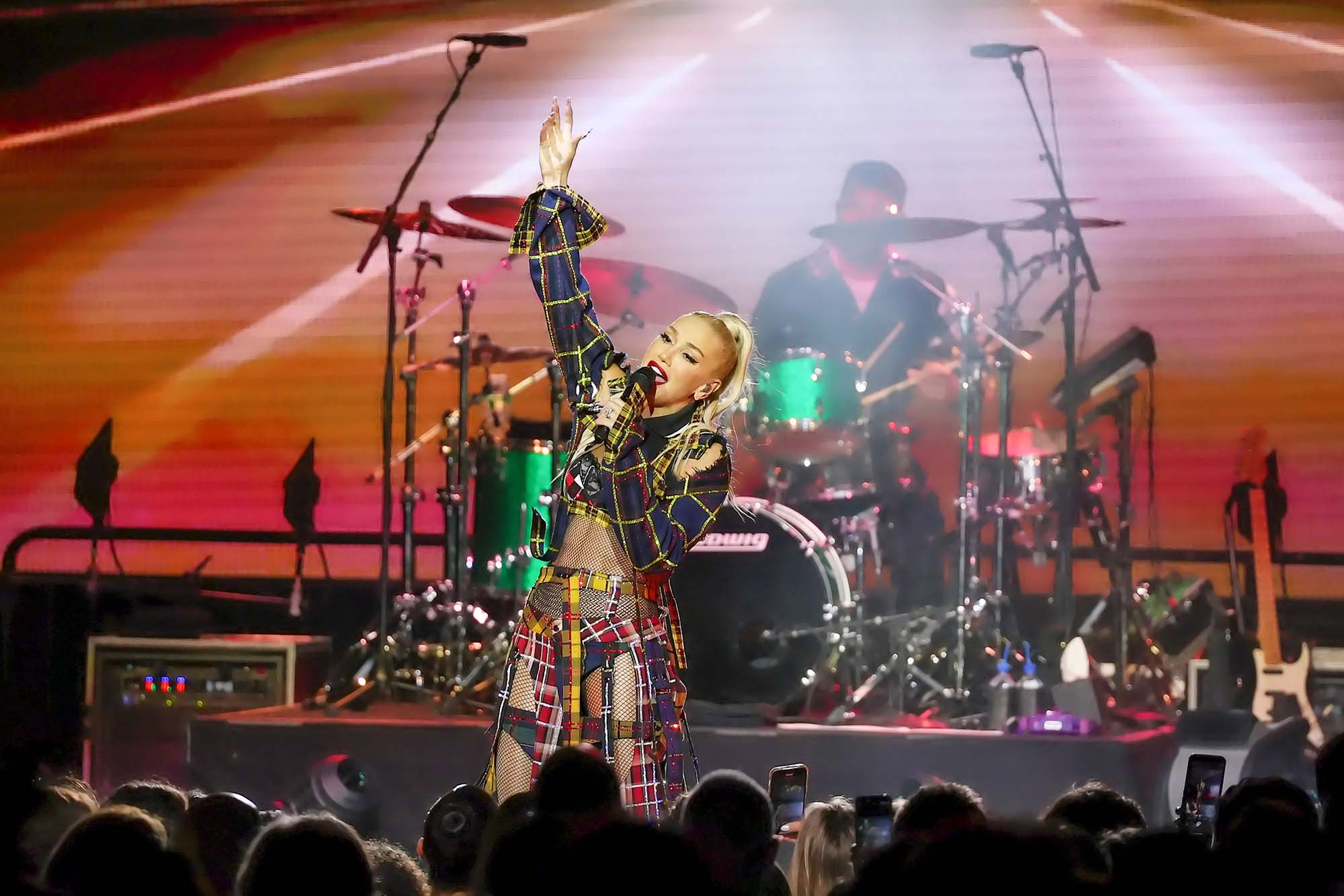 Gwen Stefani concert raises $3.6M to support medical innovation – The ...