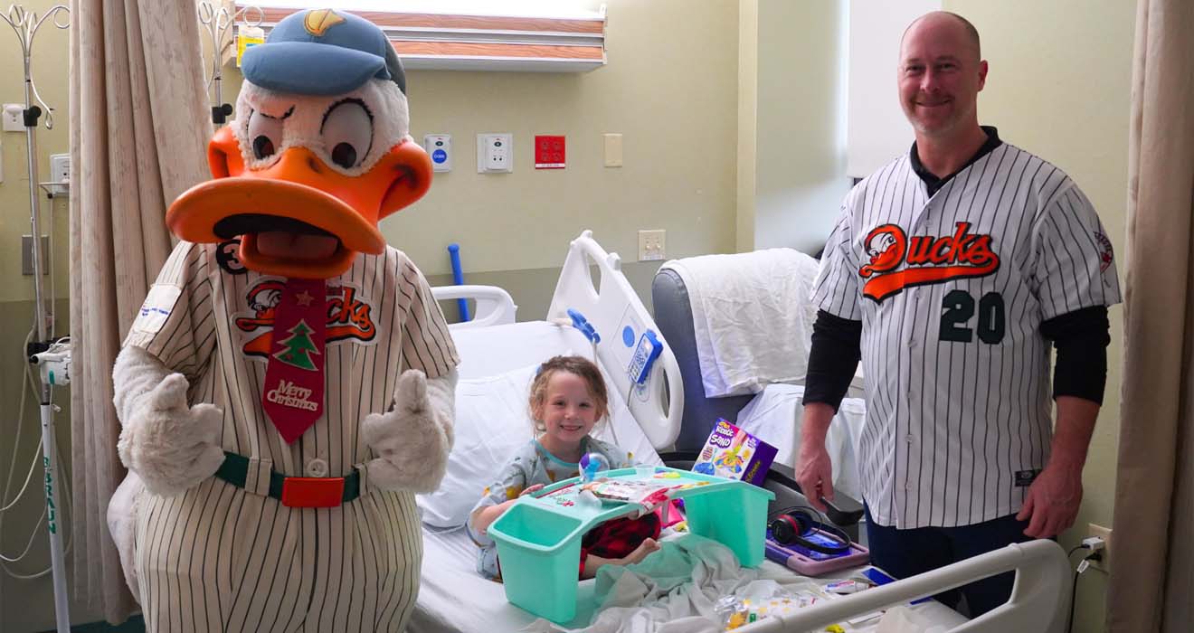 Long Island Ducks spread holiday cheer to children in hospitals – The ...