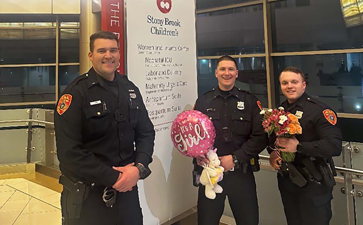 Police officers deliver baby in car – The Long Island Times